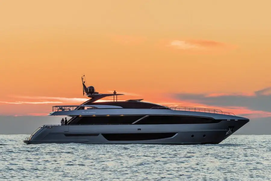 100-foot Yachts for Sale & Charter - YACHTZOO